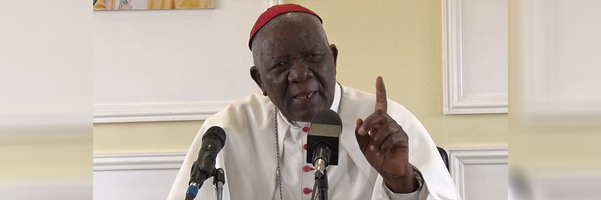 Cardeal camaronês Christian Tumi inicia-se na religião ancestral ...