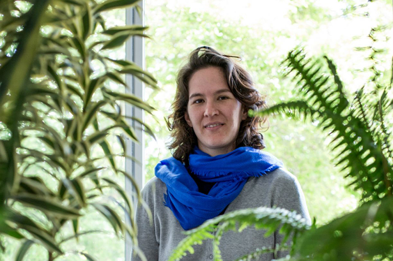 Que elegantes. Júlia Hansen na oração inter-religiosa desta semana ...