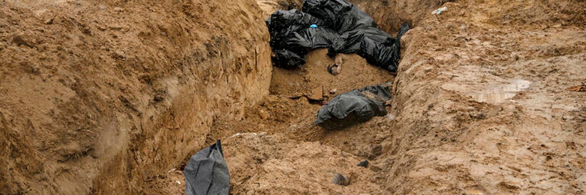 Valas comuns na Ucrânia: “É difícil falar a respeito, o sangue deles ...