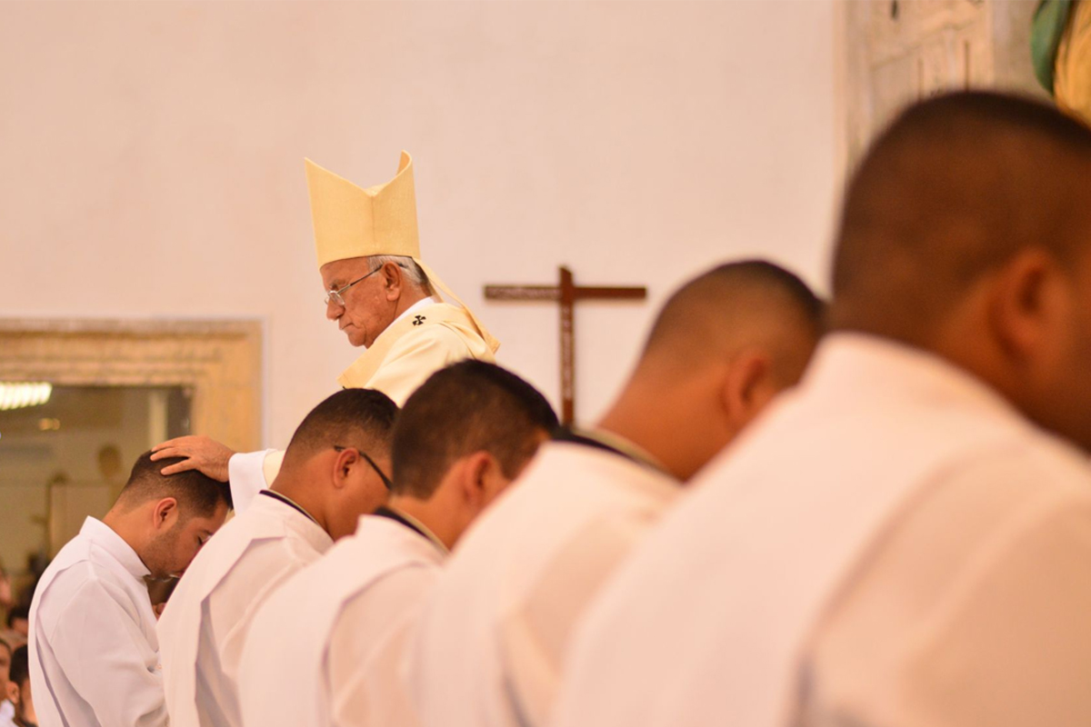 Sobre a formação dos presbíteros católicos. Artigo de Riccardo Larini ...